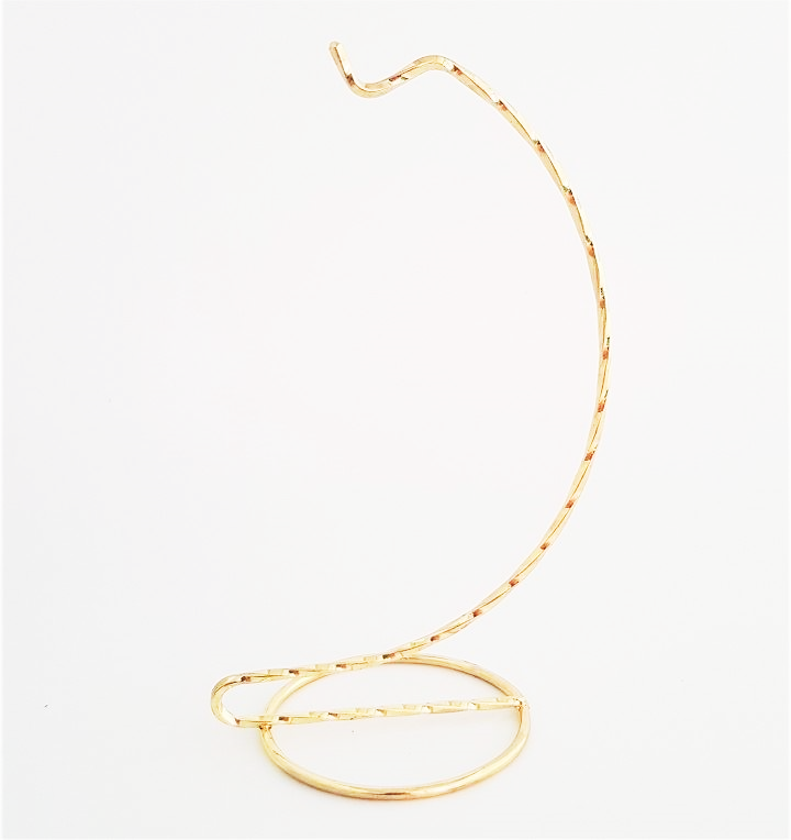 Brass Twisted Crescent Ornament Stand, 6 Inch - Cromartie Hobbycraft ...